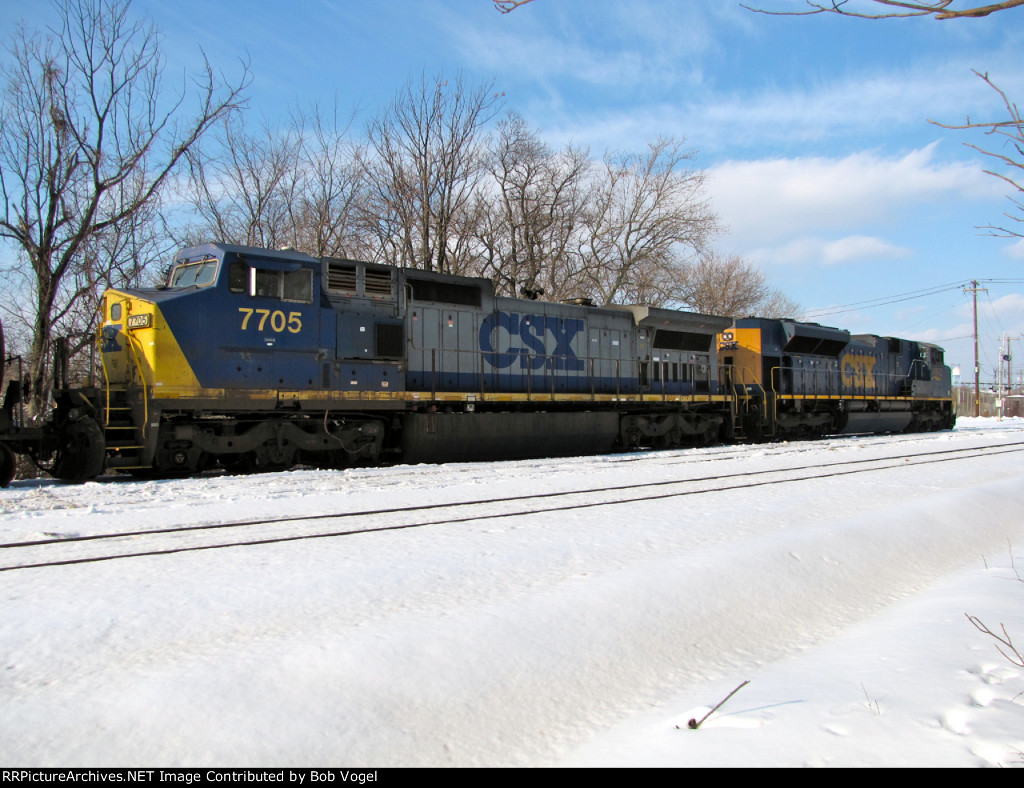 CSX 7705 and 4842